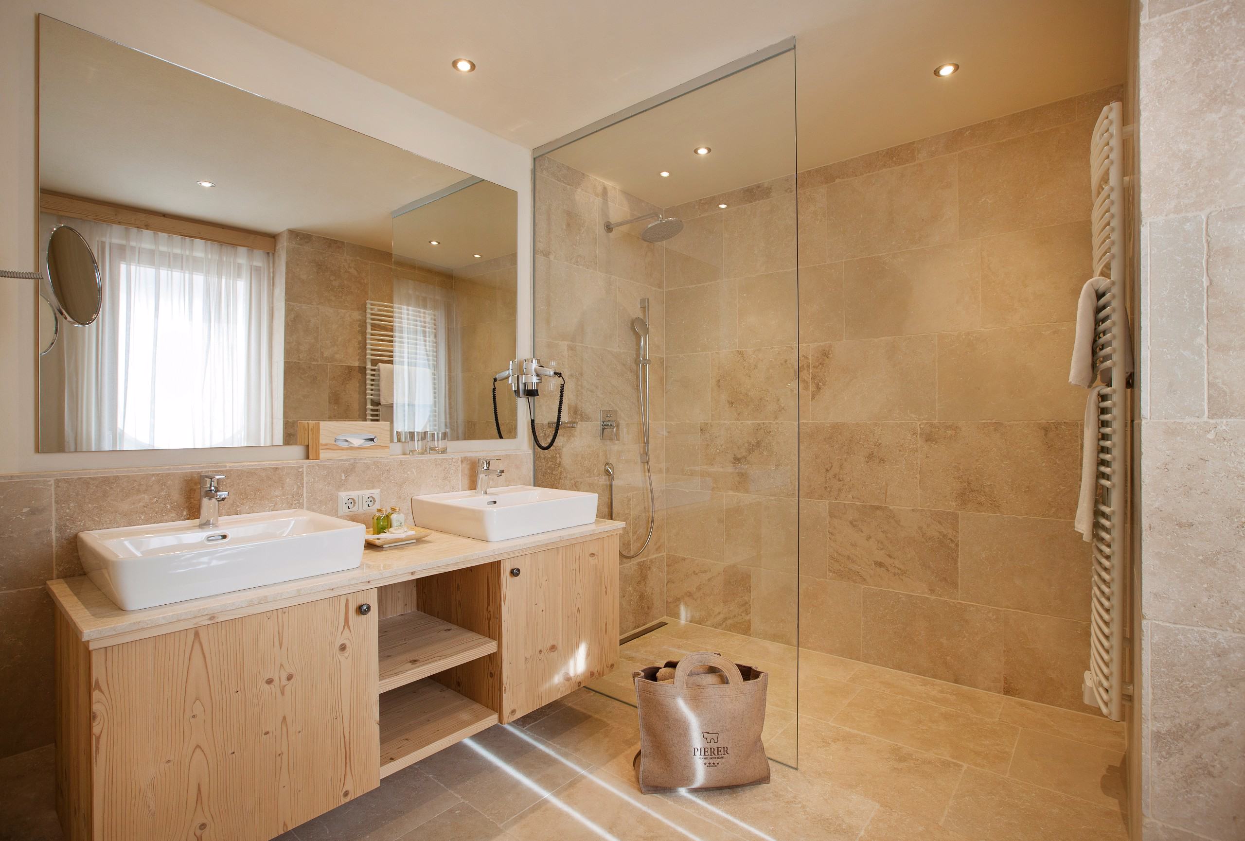 Anfragen & Informationen erhalten | Almwellness Hotel Pierer